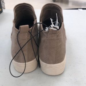 Universal Thread | Shoes | Nwt Booties Tan Suede | Poshmark